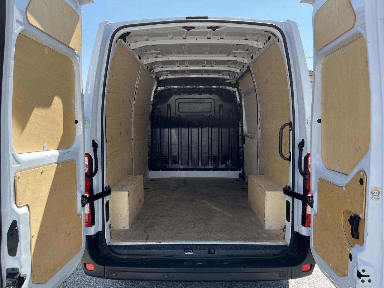 RENAULT Master Grand Confort F3300 L2H2 2.3 dCi - 135